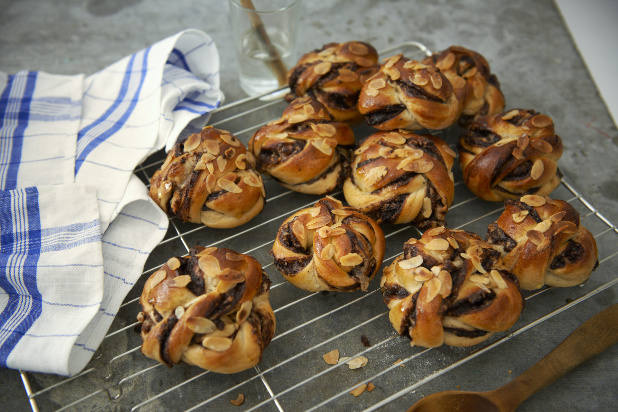 Bullar med choklad och mandelmassa | Recept - Zeta