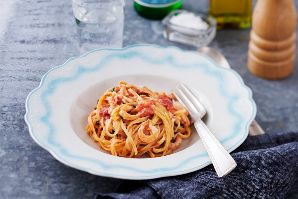 Pasta Linguine med räkor, citron och tomat | Recept - Zeta