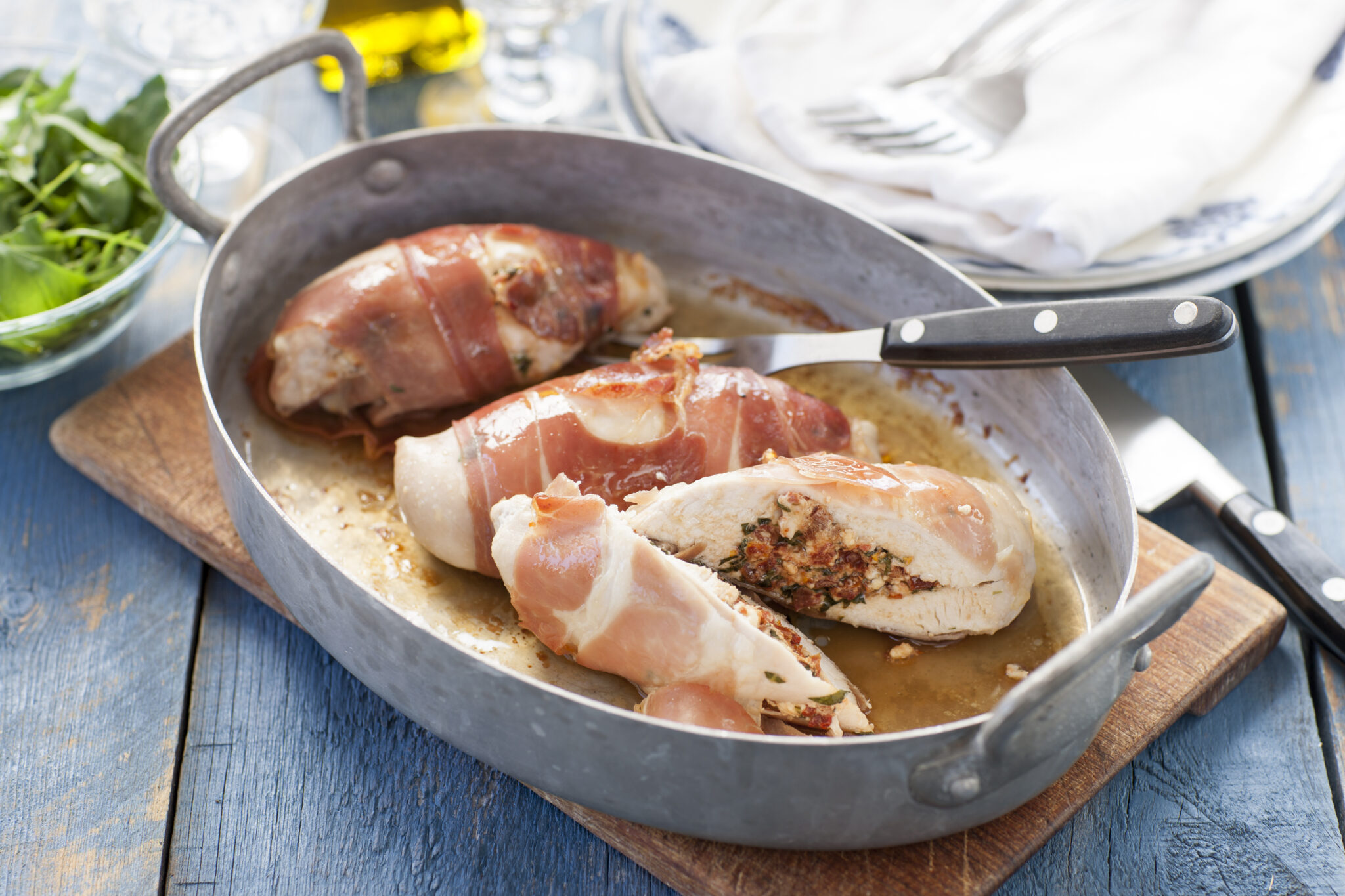 Fylld prosciuttolindad kycklingfilé | Recept - Zeta