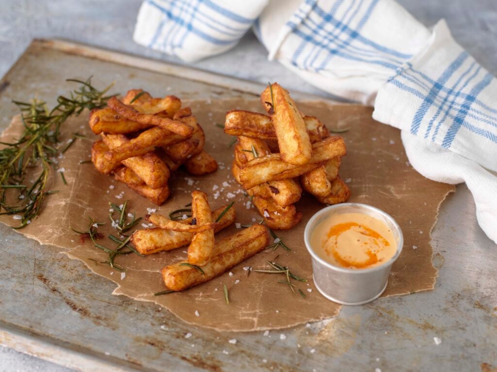 Halloumi fries med kikärtsdipp | Recept - Zeta