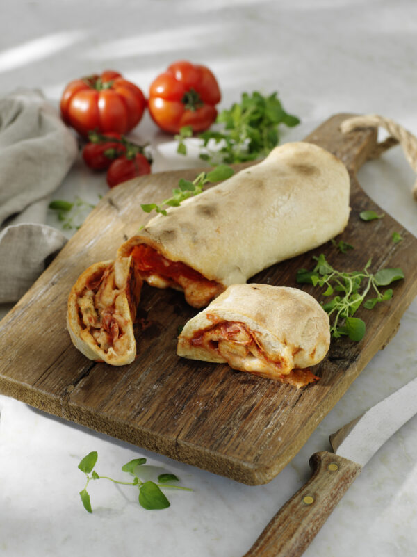 Inbakad pizzarulle – Stromboli | Recept - Zeta