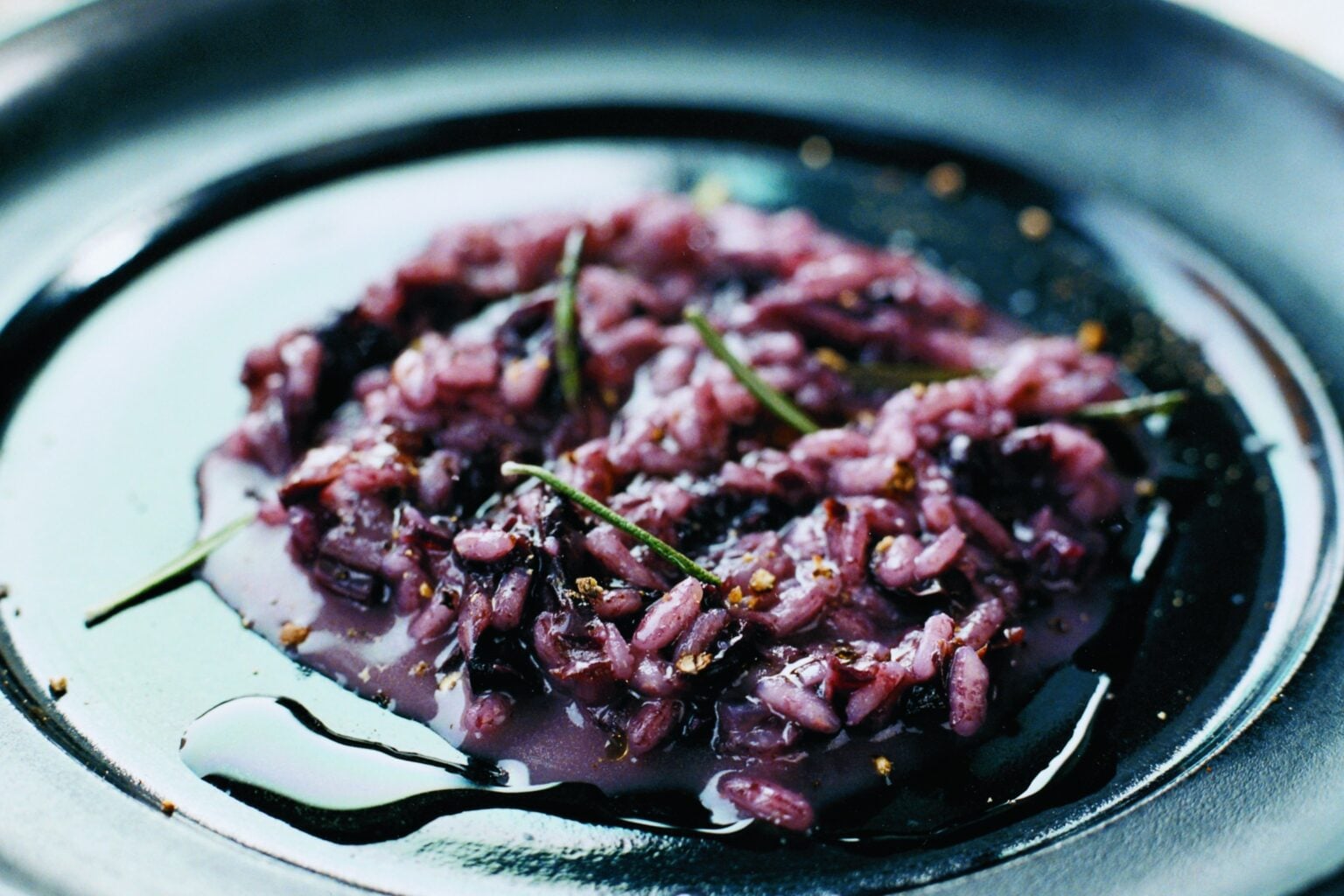 Risotto med rött vin, rosésallad och rosmarin | Recept - Zeta