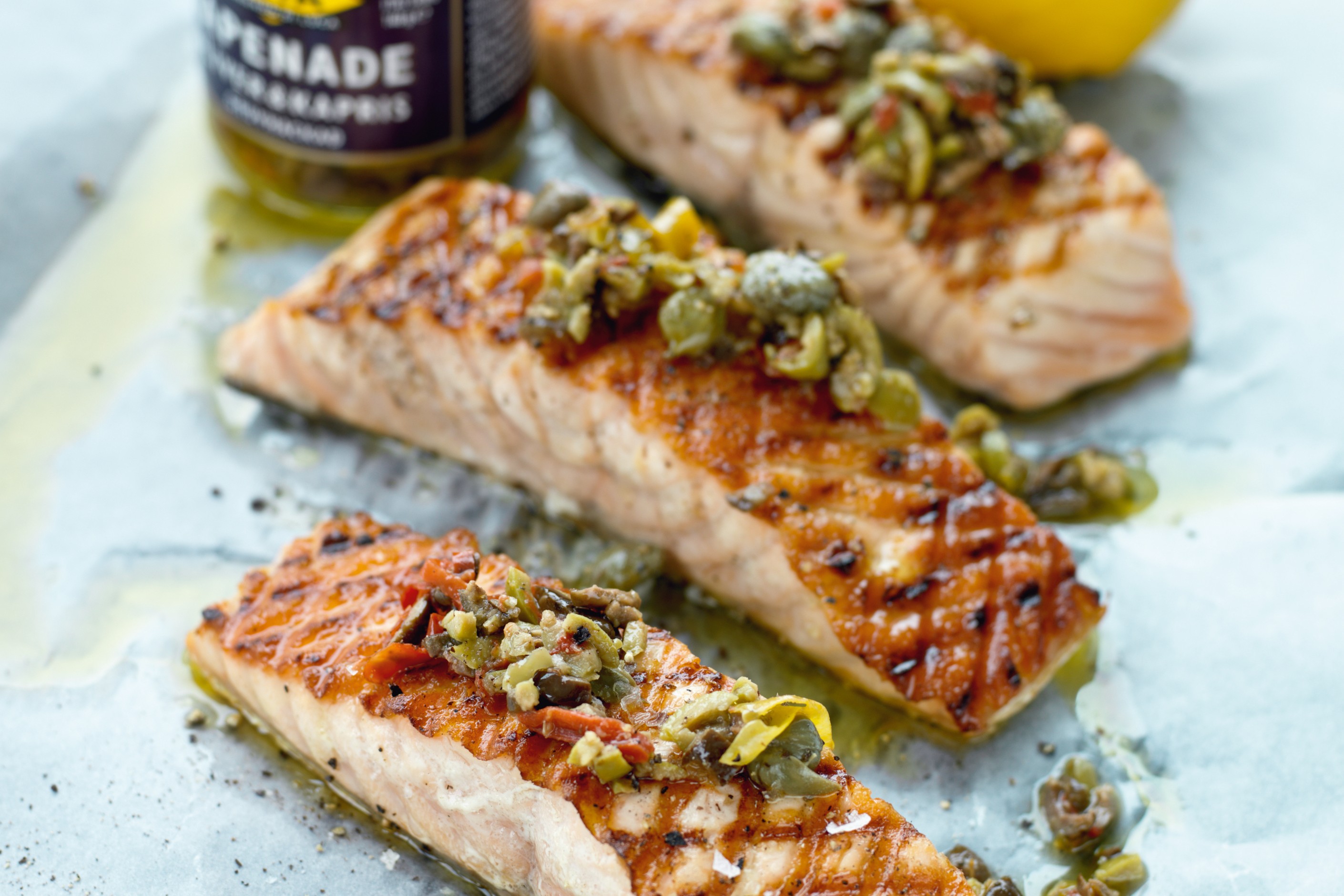Grillad lax med citron, kapris och oliver | Recept - Zeta
