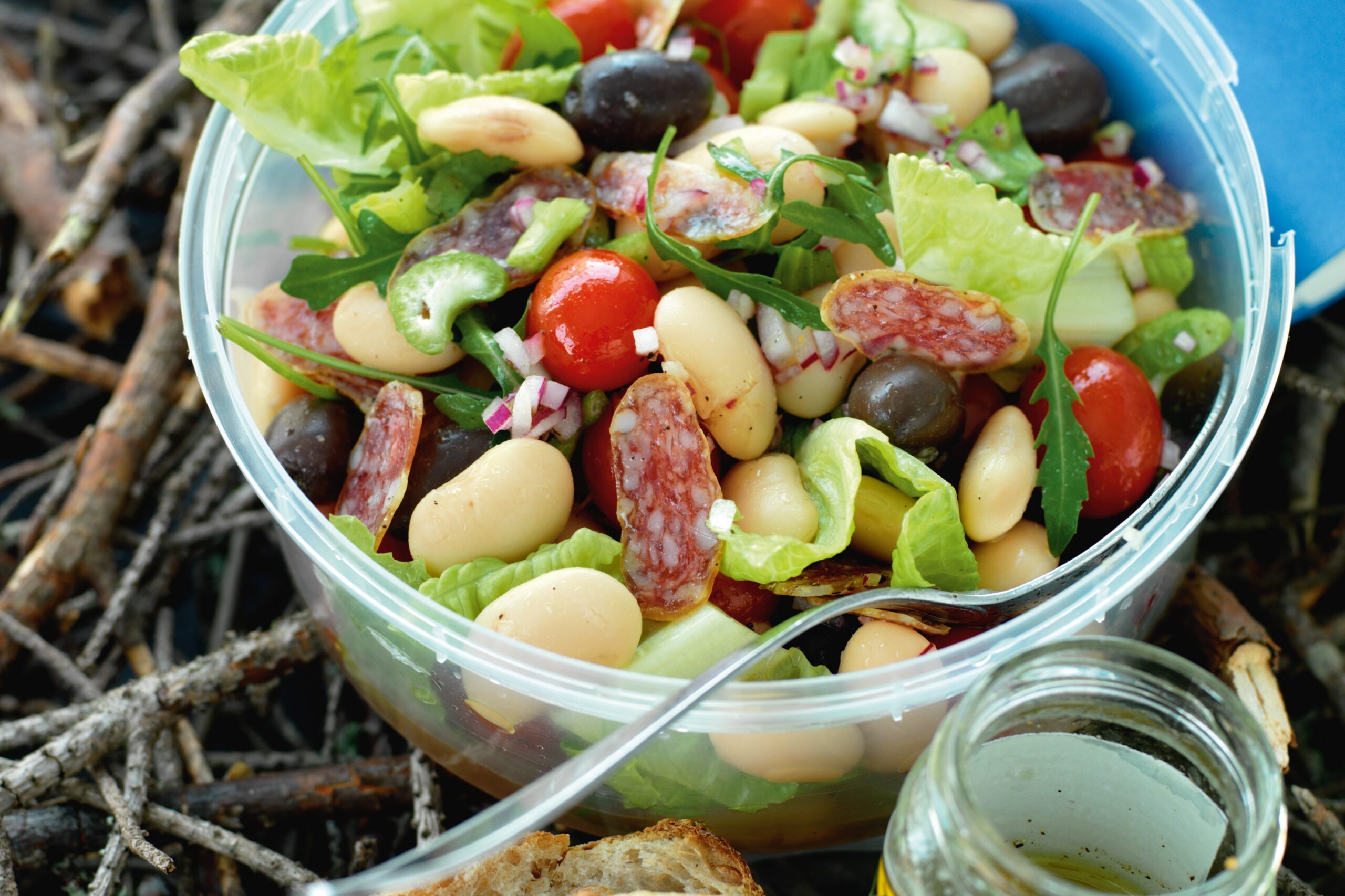 Sallad med vita bönor, tomat och fuetkorv | Recept - Zeta