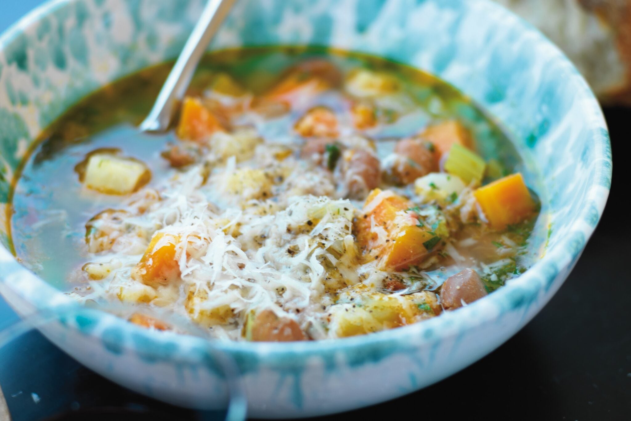 Soppa med grönsaker, bönor och parmesan | Recept - Zeta